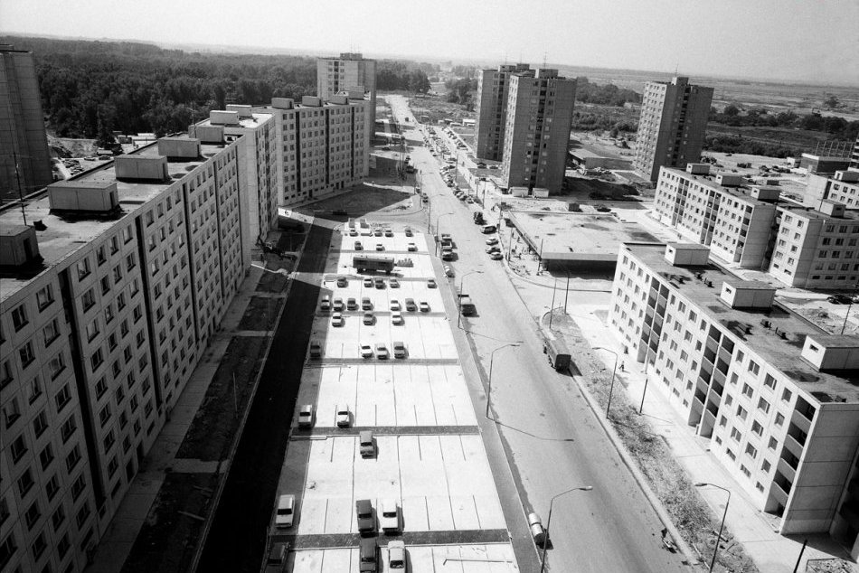 Fotografie starej Petržalky na plote: Nenechajte si ujsť jedinečnú výstavu!