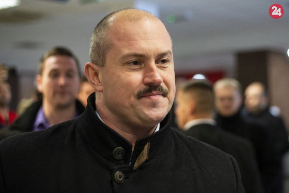 Marian Kotleba kandiduje za prezidenta: Odovzdal podpisy | Dnes24.sk